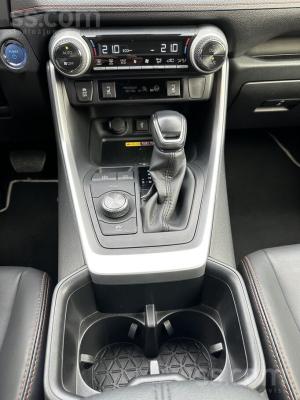 Pelēks Toyota RAV4 2022 Rīga, ar dzinēja tilpumu 2.50 L un nobraukumu 67 tūkst. km par 34850 €, foto 21 vietnē AUTOMOTO.COM.LV