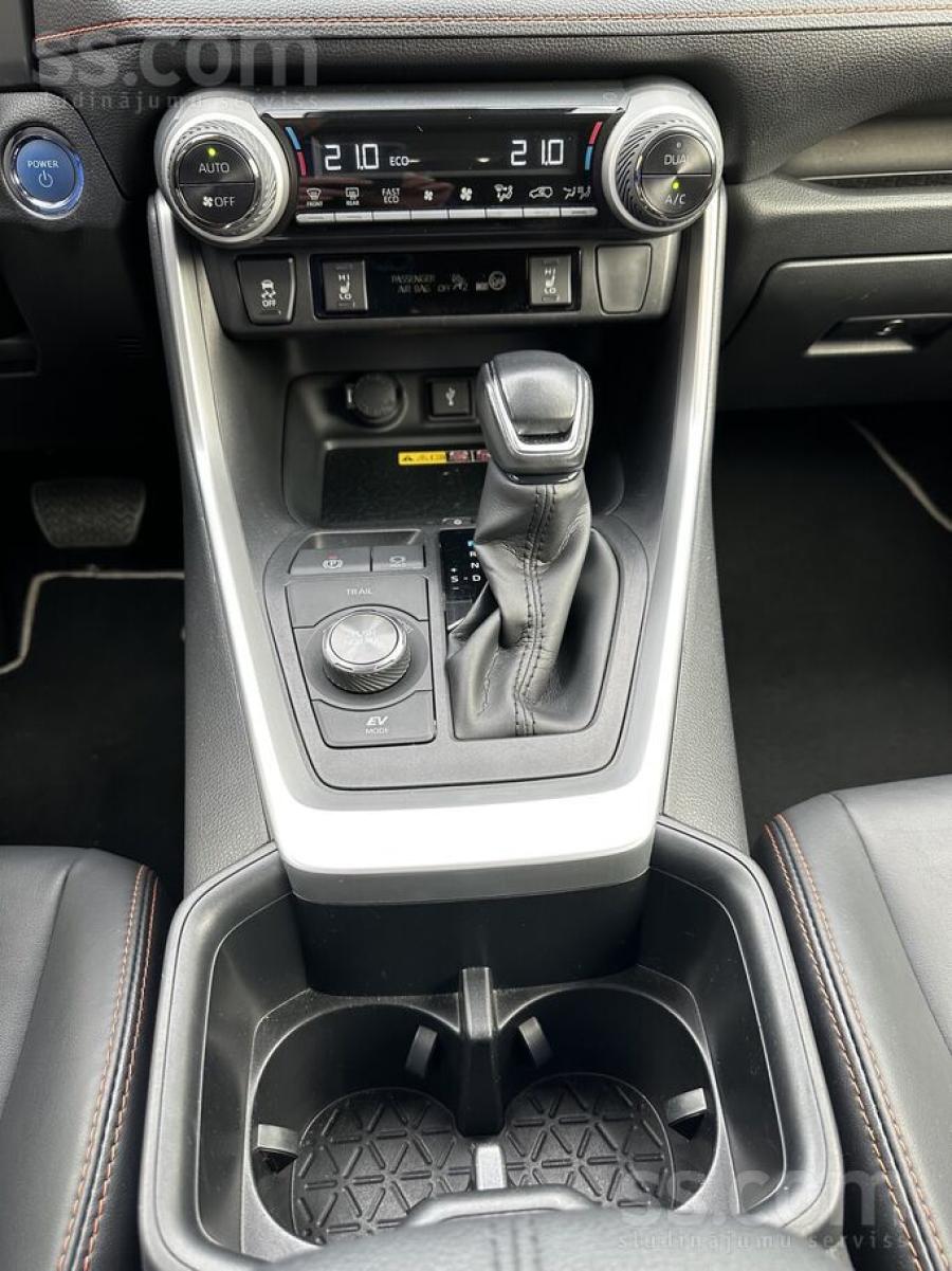 Pelēks Toyota RAV4 2022 Rīga, ar dzinēja tilpumu 2.50 L un nobraukumu 67 tūkst. km par 34850 €, foto 21 vietnē AUTOMOTO.COM.LV
