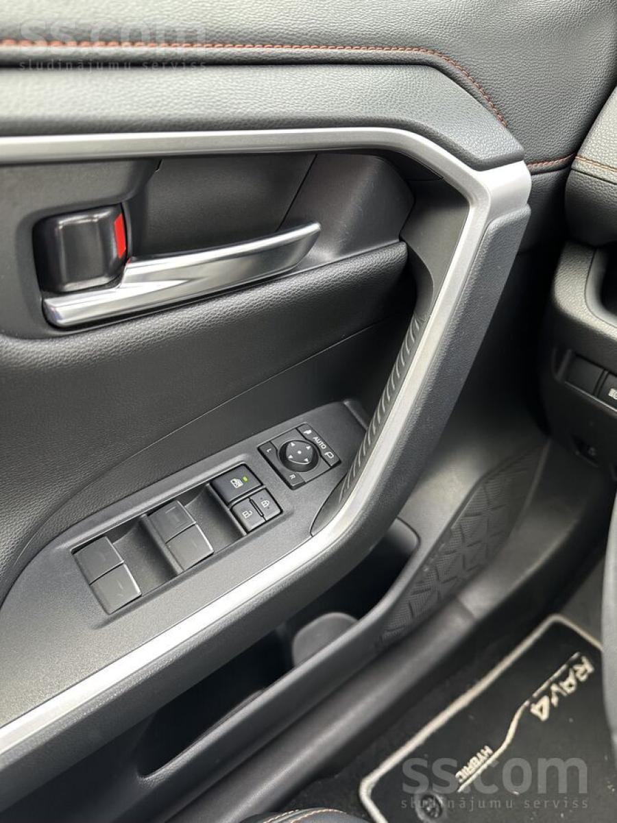 Pelēks Toyota RAV4 2022 Rīga, ar dzinēja tilpumu 2.50 L un nobraukumu 67 tūkst. km par 34850 €, foto 25 vietnē AUTOMOTO.COM.LV