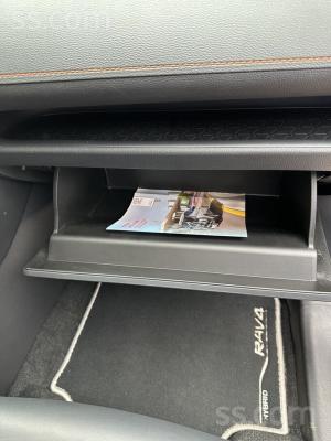 Pelēks Toyota RAV4 2022 Rīga, ar dzinēja tilpumu 2.50 L un nobraukumu 67 tūkst. km par 34850 €, foto 26 vietnē AUTOMOTO.COM.LV