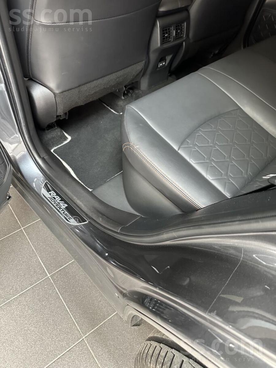 Pelēks Toyota RAV4 2022 Rīga, ar dzinēja tilpumu 2.50 L un nobraukumu 67 tūkst. km par 34850 €, foto 32 vietnē AUTOMOTO.COM.LV