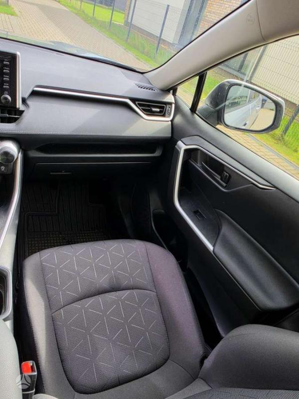 Toyota RAV4 2022 Kauņa vietnē Pelēks Toyota RAV4 2022 Kauņa, ar dzinēja tilpumu 1.99 L un nobraukumu 31 tūkst. km par 25900 €, foto 6 vietnē AUTOMOTO.COM.LV