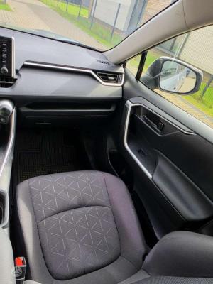 Pelēks Toyota RAV4 2022 Kauņa, ar dzinēja tilpumu 1.99 L un nobraukumu 31 tūkst. km par 25900 €, foto 6 vietnē AUTOMOTO.COM.LV