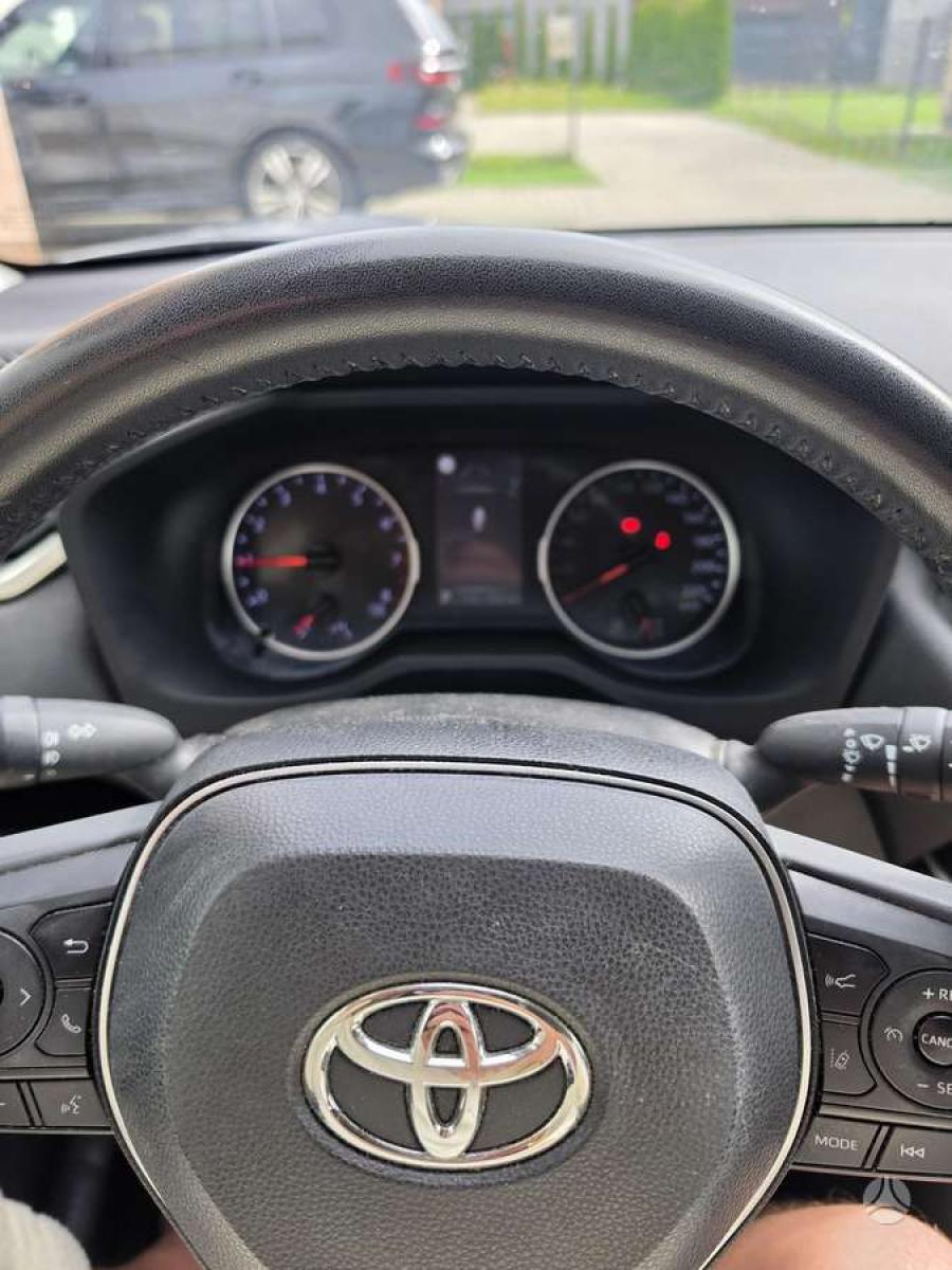 Pelēks Toyota RAV4 2022 Kauņa, ar dzinēja tilpumu 1.99 L un nobraukumu 31 tūkst. km par 25900 €, foto 7 vietnē AUTOMOTO.COM.LV