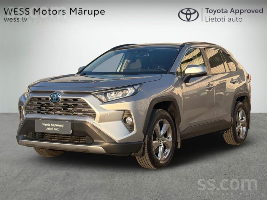 Grey Toyota RAV4 2022 in Riga, with an engine capacity of 2.50 L and mileage of 90 thousand km for 29990 €, photo 1 on AUTOMOTO.COM.LV
