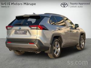 Grey Toyota RAV4 2022 in Riga, with an engine capacity of 2.50 L and mileage of 90 thousand km for 29990 €, photo 3 on AUTOMOTO.COM.LV
