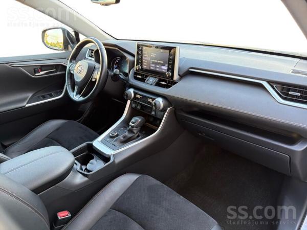 Toyota RAV4 2022 Rīga vietnē Pelēks Toyota RAV4 2022 Rīga, ar dzinēja tilpumu 2.50 L un nobraukumu 90 tūkst. km par 29990 €, foto 7 vietnē AUTOMOTO.COM.LV