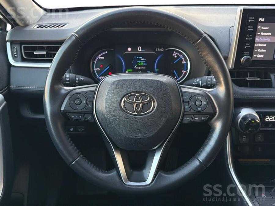 Grey Toyota RAV4 2022 in Riga, with an engine capacity of 2.50 L and mileage of 90 thousand km for 29990 €, photo 13 on AUTOMOTO.COM.LV
