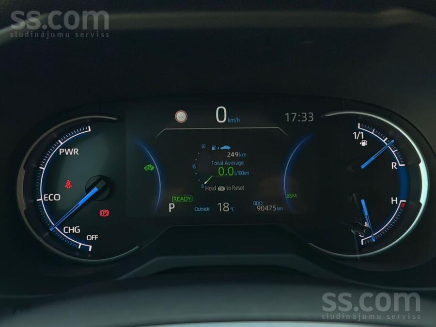 Grey Toyota RAV4 2022 in Riga, with an engine capacity of 2.50 L and mileage of 90 thousand km for 29990 €, photo 14 on AUTOMOTO.COM.LV