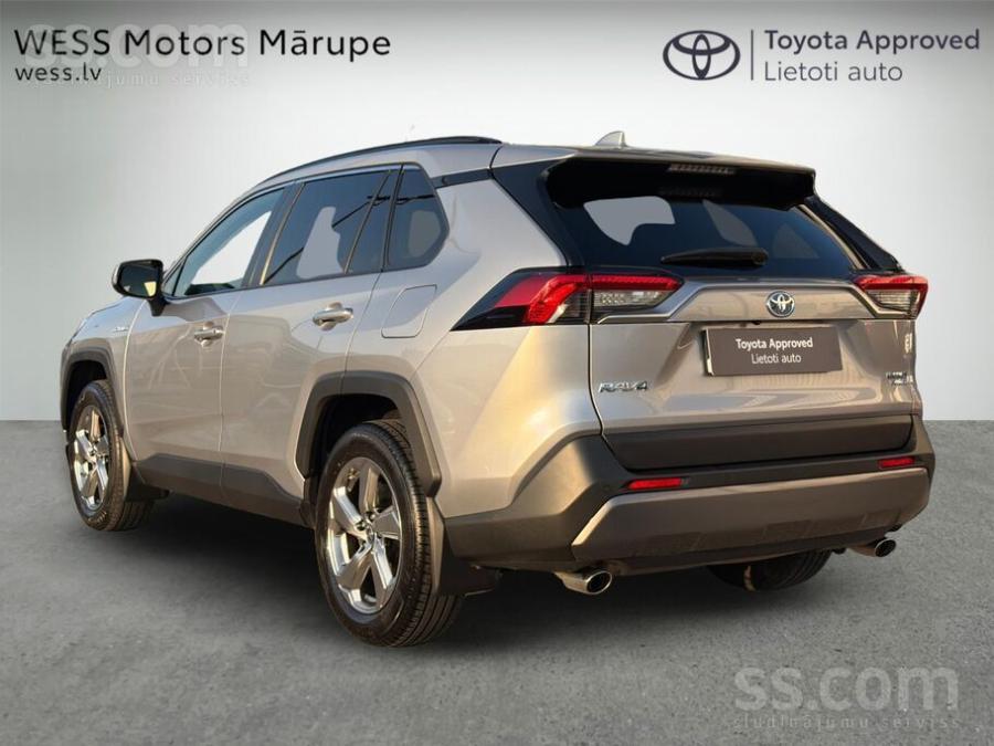 Grey Toyota RAV4 2022 in Riga, with an engine capacity of 2.50 L and mileage of 90 thousand km for 29990 €, photo 18 on AUTOMOTO.COM.LV
