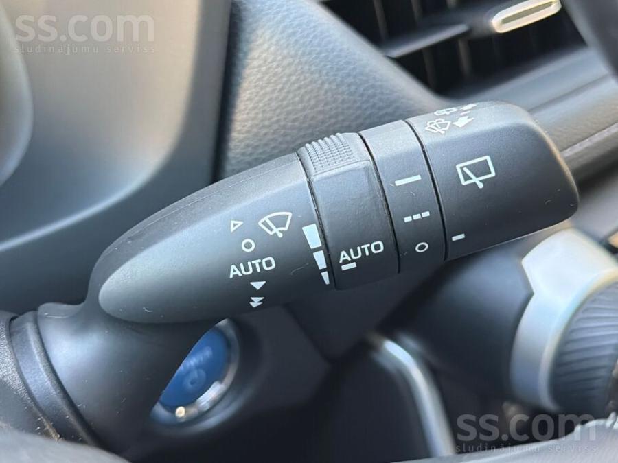 Grey Toyota RAV4 2022 in Riga, with an engine capacity of 2.50 L and mileage of 90 thousand km for 29990 €, photo 25 on AUTOMOTO.COM.LV