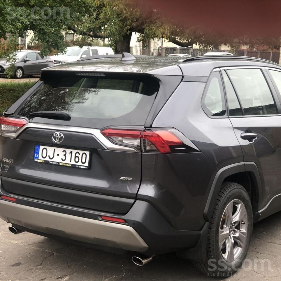 Pelēks Toyota RAV4 2022 Rīga, ar dzinēja tilpumu 2.00 L un nobraukumu 119 tūkst. km par 23500 €, foto 4 vietnē AUTOMOTO.COM.LV