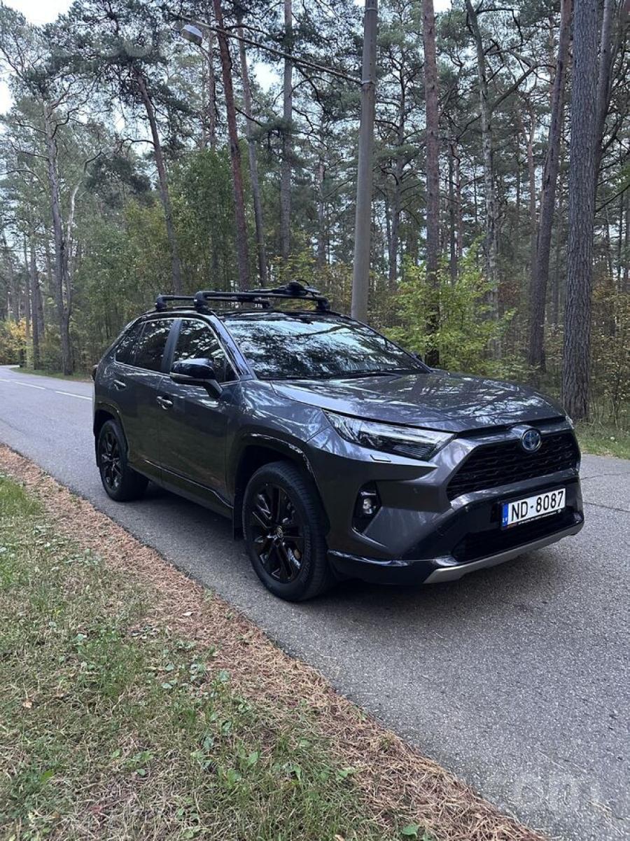 Grey Toyota RAV4 2022 in Jurmala, with an engine capacity of 2.50 L and mileage of 115 thousand km for 27900 €, photo 1 on AUTOMOTO.COM.LV