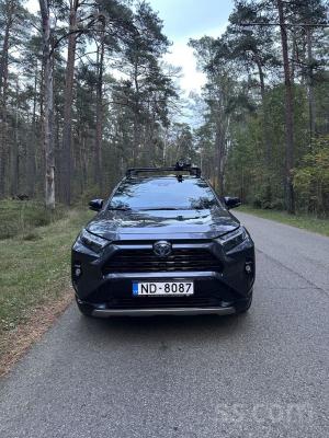 Grey Toyota RAV4 2022 in Jurmala, with an engine capacity of 2.50 L and mileage of 115 thousand km for 27900 €, photo 3 on AUTOMOTO.COM.LV