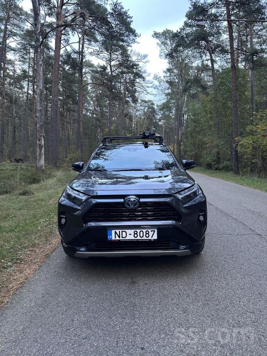 Grey Toyota RAV4 2022 in Jurmala, with an engine capacity of 2.50 L and mileage of 115 thousand km for 27900 €, photo 3 on AUTOMOTO.COM.LV
