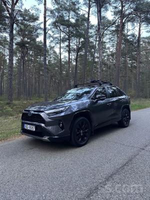 Grey Toyota RAV4 2022 in Jurmala, with an engine capacity of 2.50 L and mileage of 115 thousand km for 27900 €, photo 4 on AUTOMOTO.COM.LV