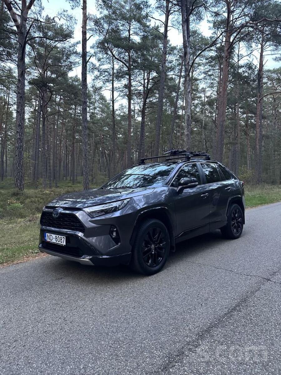 Grey Toyota RAV4 2022 in Jurmala, with an engine capacity of 2.50 L and mileage of 115 thousand km for 27900 €, photo 4 on AUTOMOTO.COM.LV