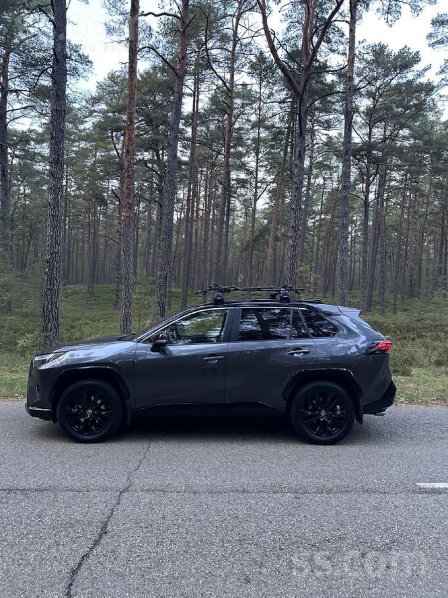 Grey Toyota RAV4 2022 in Jurmala, with an engine capacity of 2.50 L and mileage of 115 thousand km for 27900 €, photo 5 on AUTOMOTO.COM.LV