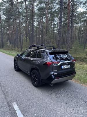 Grey Toyota RAV4 2022 in Jurmala, with an engine capacity of 2.50 L and mileage of 115 thousand km for 27900 €, photo 6 on AUTOMOTO.COM.LV