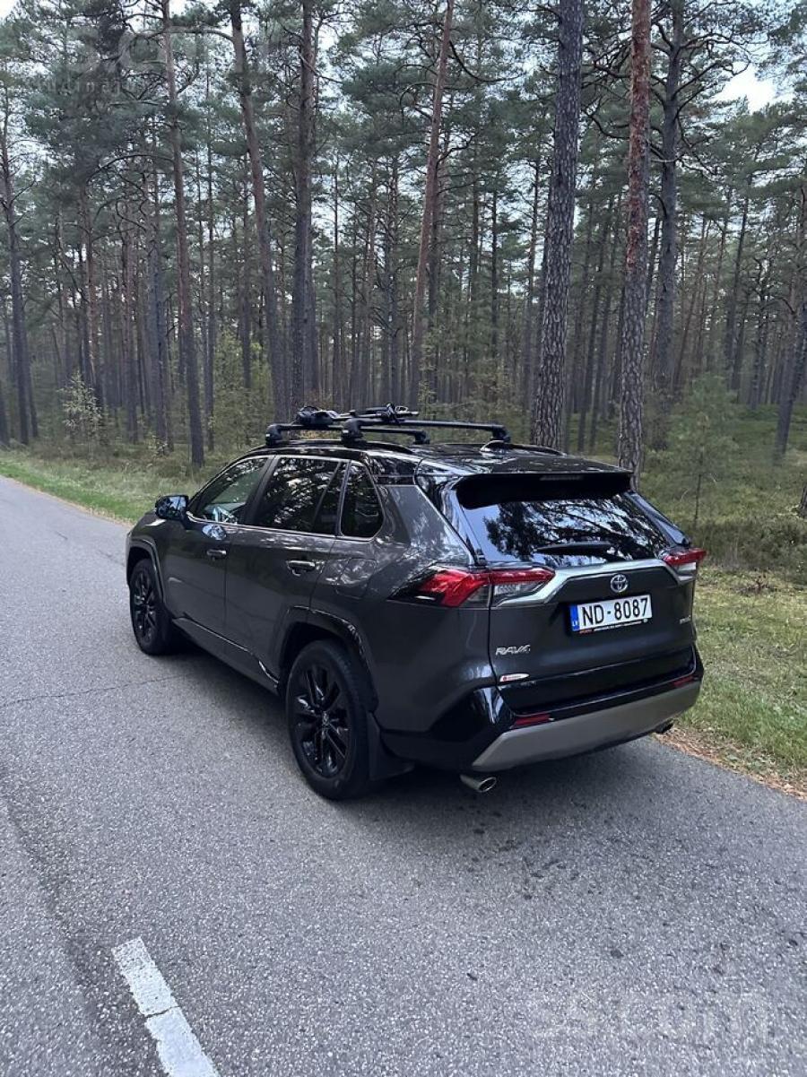 Grey Toyota RAV4 2022 in Jurmala, with an engine capacity of 2.50 L and mileage of 115 thousand km for 27900 €, photo 6 on AUTOMOTO.COM.LV