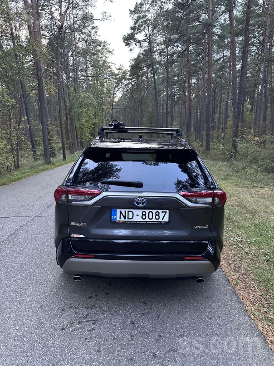 Grey Toyota RAV4 2022 in Jurmala, with an engine capacity of 2.50 L and mileage of 115 thousand km for 27900 €, photo 7 on AUTOMOTO.COM.LV