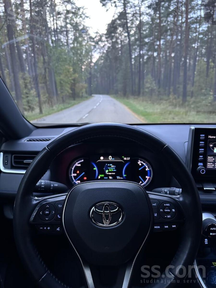 Grey Toyota RAV4 2022 in Jurmala, with an engine capacity of 2.50 L and mileage of 115 thousand km for 27900 €, photo 16 on AUTOMOTO.COM.LV