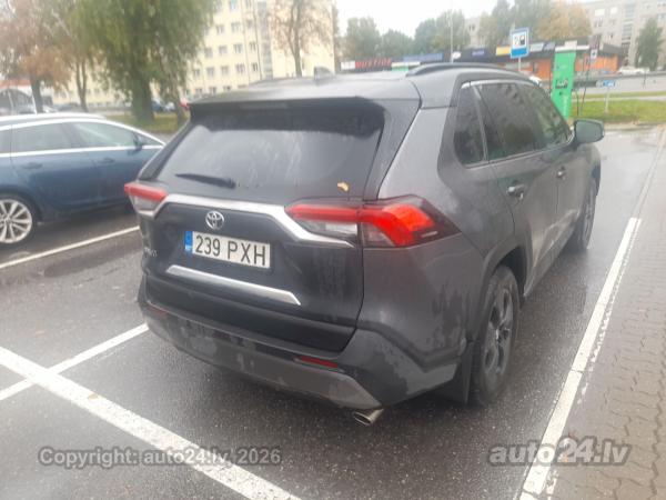 Pelēks Toyota RAV4 2022 Tallina, ar dzinēja tilpumu 2.00 L un nobraukumu 43 tūkst. km par 21900 €, foto 8 vietnē AUTOMOTO.COM.LV