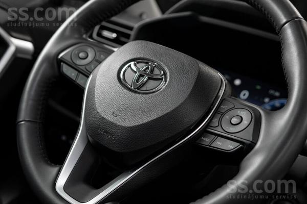 Pelēks Toyota RAV4 2023 Rīga, ar dzinēja tilpumu 2.00 L un nobraukumu 35 tūkst. km par 31500 €, foto 8 vietnē AUTOMOTO.COM.LV