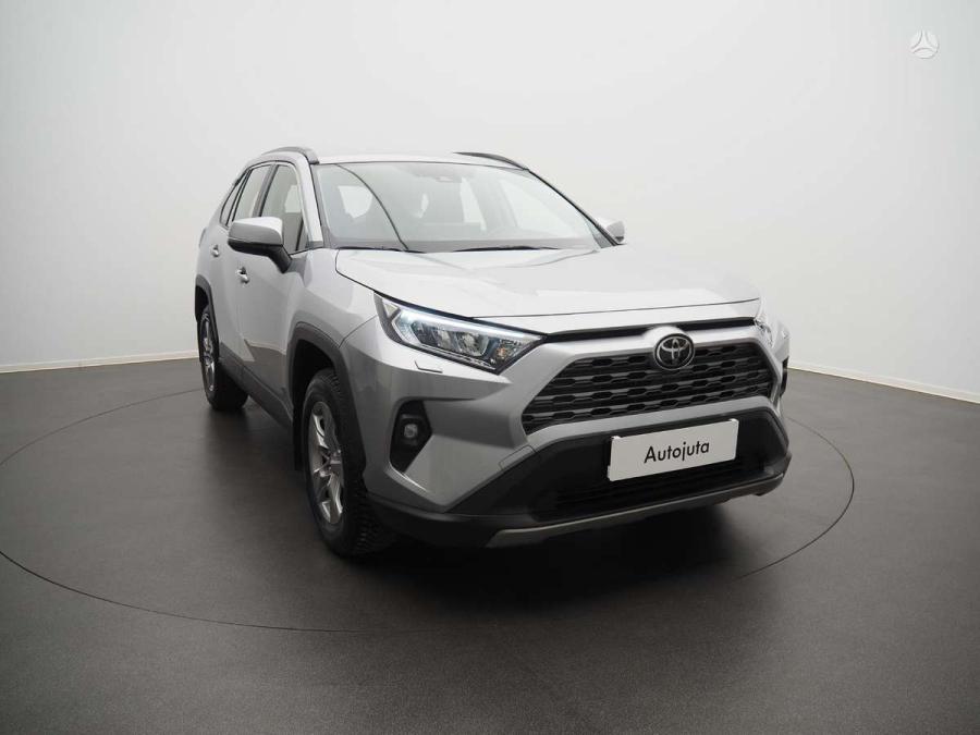 Pelēks Toyota RAV4 2023 Viļņa, ar dzinēja tilpumu 1.99 L un nobraukumu 43 tūkst. km par 27900 €, foto 3 vietnē AUTOMOTO.COM.LV