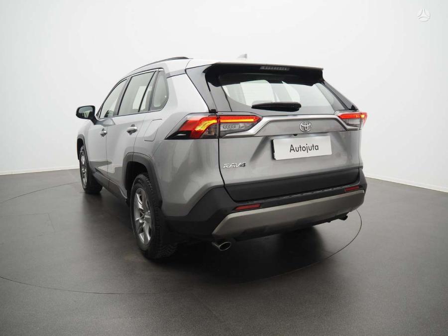 Pelēks Toyota RAV4 2023 Viļņa, ar dzinēja tilpumu 1.99 L un nobraukumu 43 tūkst. km par 27900 €, foto 6 vietnē AUTOMOTO.COM.LV