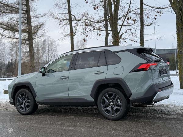Grey Toyota RAV4 2023 in Panevezys, with an engine capacity of 2.49 L and mileage of 90 thousand km for 31950 €, photo 4 on AUTOMOTO.COM.LV