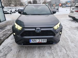 Grey Toyota RAV4 2023 in Riga, with an engine capacity of 2.50 L and mileage of 62 thousand km for 34900 €, photo 8 on AUTOMOTO.COM.LV