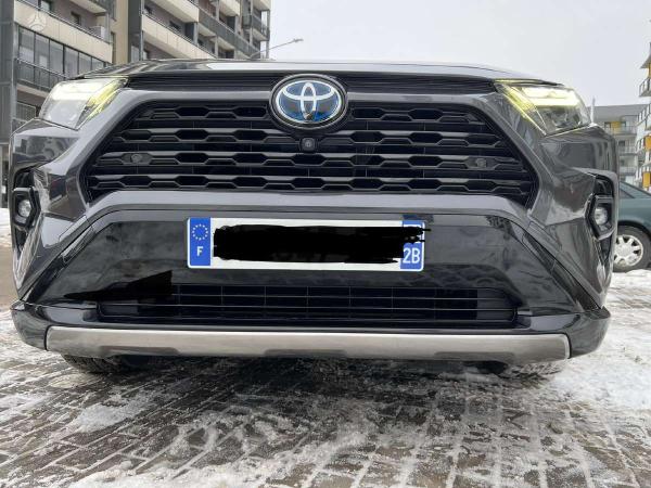 Pelēks Toyota RAV4 2023 Viļņa, ar dzinēja tilpumu 2.49 L un nobraukumu 250 tūkst. km par 23900 €, foto 5 vietnē AUTOMOTO.COM.LV