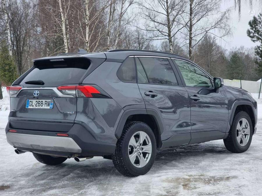 Pelēks Toyota RAV4 2023 Tauragė, ar dzinēja tilpumu 2.50 L un nobraukumu 268 tūkst. km par 18500 €, foto 6 vietnē AUTOMOTO.COM.LV