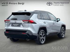 Grey Toyota RAV4 2023 in Riga, with an engine capacity of 2.50 L and mileage of 65 thousand km for 43990 €, photo 3 on AUTOMOTO.COM.LV