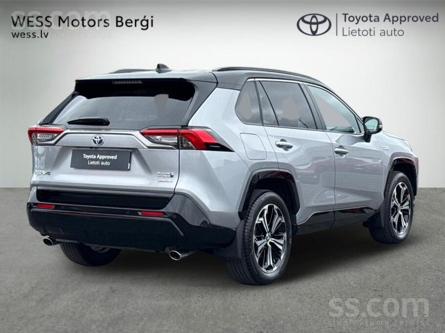 Grey Toyota RAV4 2023 in Riga, with an engine capacity of 2.50 L and mileage of 65 thousand km for 43990 €, photo 3 on AUTOMOTO.COM.LV