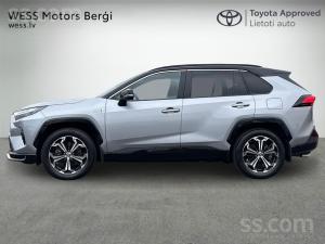Grey Toyota RAV4 2023 in Riga, with an engine capacity of 2.50 L and mileage of 65 thousand km for 43990 €, photo 4 on AUTOMOTO.COM.LV