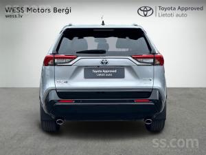 Grey Toyota RAV4 2023 in Riga, with an engine capacity of 2.50 L and mileage of 65 thousand km for 43990 €, photo 5 on AUTOMOTO.COM.LV