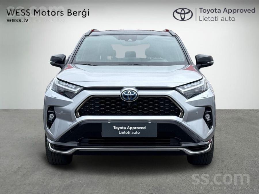 Grey Toyota RAV4 2023 in Riga, with an engine capacity of 2.50 L and mileage of 65 thousand km for 43990 €, photo 6 on AUTOMOTO.COM.LV