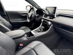 Grey Toyota RAV4 2023 in Riga, with an engine capacity of 2.50 L and mileage of 65 thousand km for 43990 €, photo 7 on AUTOMOTO.COM.LV