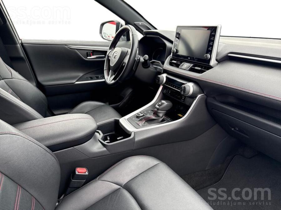 Grey Toyota RAV4 2023 in Riga, with an engine capacity of 2.50 L and mileage of 65 thousand km for 43990 €, photo 7 on AUTOMOTO.COM.LV