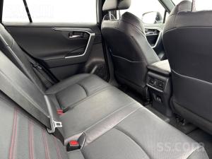 Grey Toyota RAV4 2023 in Riga, with an engine capacity of 2.50 L and mileage of 65 thousand km for 43990 €, photo 8 on AUTOMOTO.COM.LV