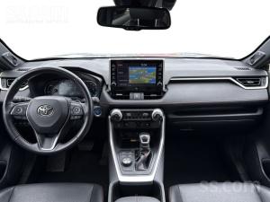Grey Toyota RAV4 2023 in Riga, with an engine capacity of 2.50 L and mileage of 65 thousand km for 43990 €, photo 9 on AUTOMOTO.COM.LV