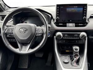 Grey Toyota RAV4 2023 in Riga, with an engine capacity of 2.50 L and mileage of 65 thousand km for 43990 €, photo 10 on AUTOMOTO.COM.LV