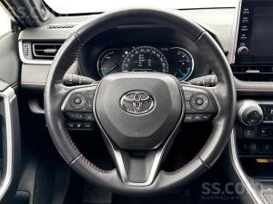 Grey Toyota RAV4 2023 in Riga, with an engine capacity of 2.50 L and mileage of 65 thousand km for 43990 €, photo 13 on AUTOMOTO.COM.LV