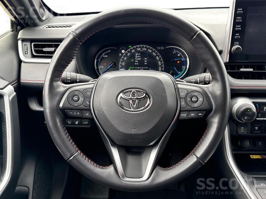 Grey Toyota RAV4 2023 in Riga, with an engine capacity of 2.50 L and mileage of 65 thousand km for 43990 €, photo 13 on AUTOMOTO.COM.LV