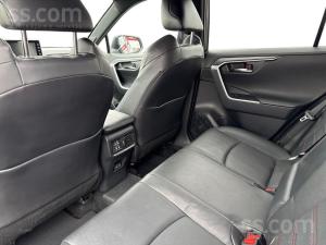Grey Toyota RAV4 2023 in Riga, with an engine capacity of 2.50 L and mileage of 65 thousand km for 43990 €, photo 23 on AUTOMOTO.COM.LV
