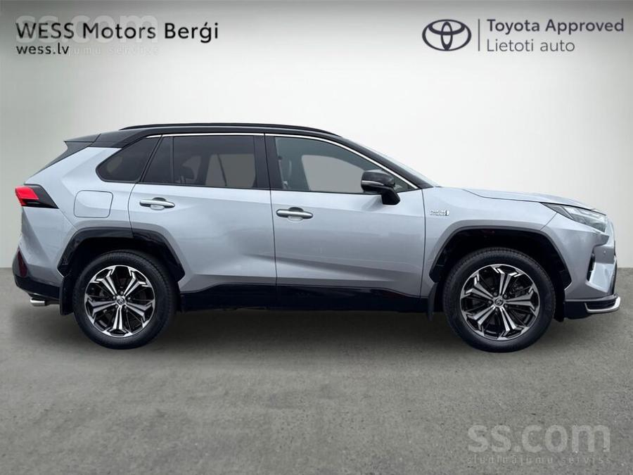 Grey Toyota RAV4 2023 in Riga, with an engine capacity of 2.50 L and mileage of 65 thousand km for 43990 €, photo 25 on AUTOMOTO.COM.LV