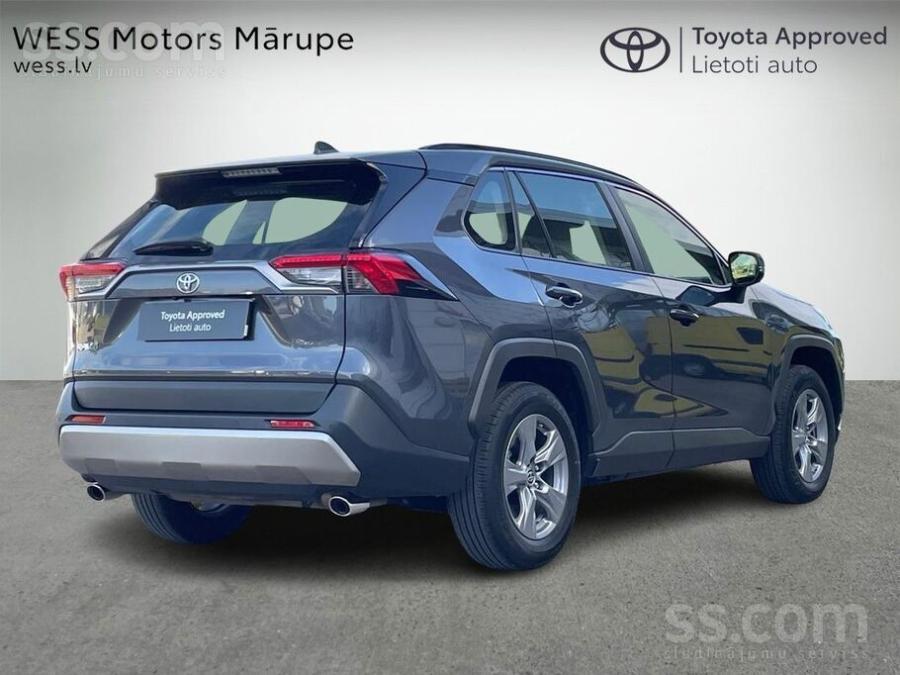 Pelēks Toyota RAV4 2023 Rīga, ar dzinēja tilpumu 2.00 L un nobraukumu 47 tūkst. km par 31990 €, foto 3 vietnē AUTOMOTO.COM.LV
