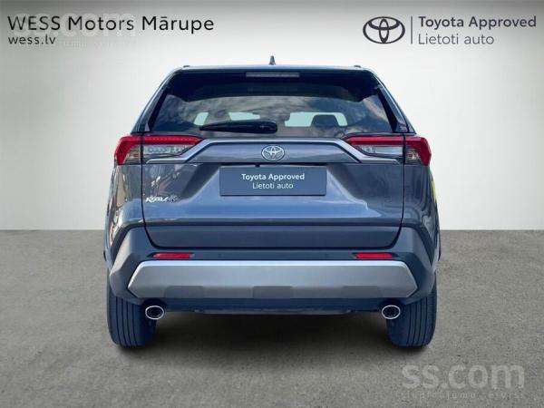 Pelēks Toyota RAV4 2023 Rīga, ar dzinēja tilpumu 2.00 L un nobraukumu 47 tūkst. km par 31990 €, foto 4 vietnē AUTOMOTO.COM.LV
